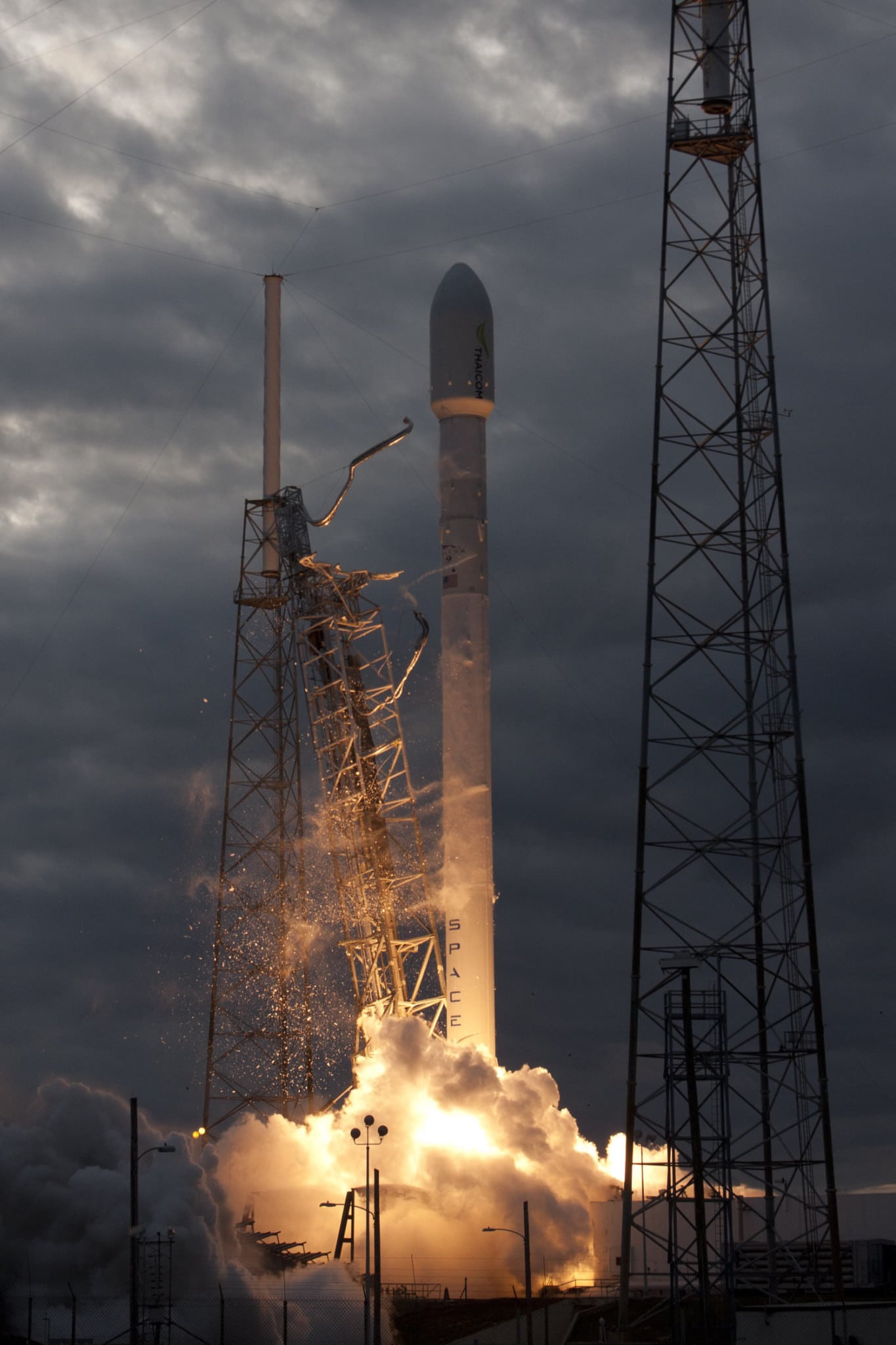 SpaceX Successfully Launches OG2 Mission - Defense Daily