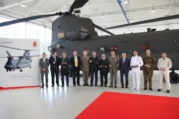 AgustaWestland Delivers First Two ICH-47F Chinooks To Italian Army ...