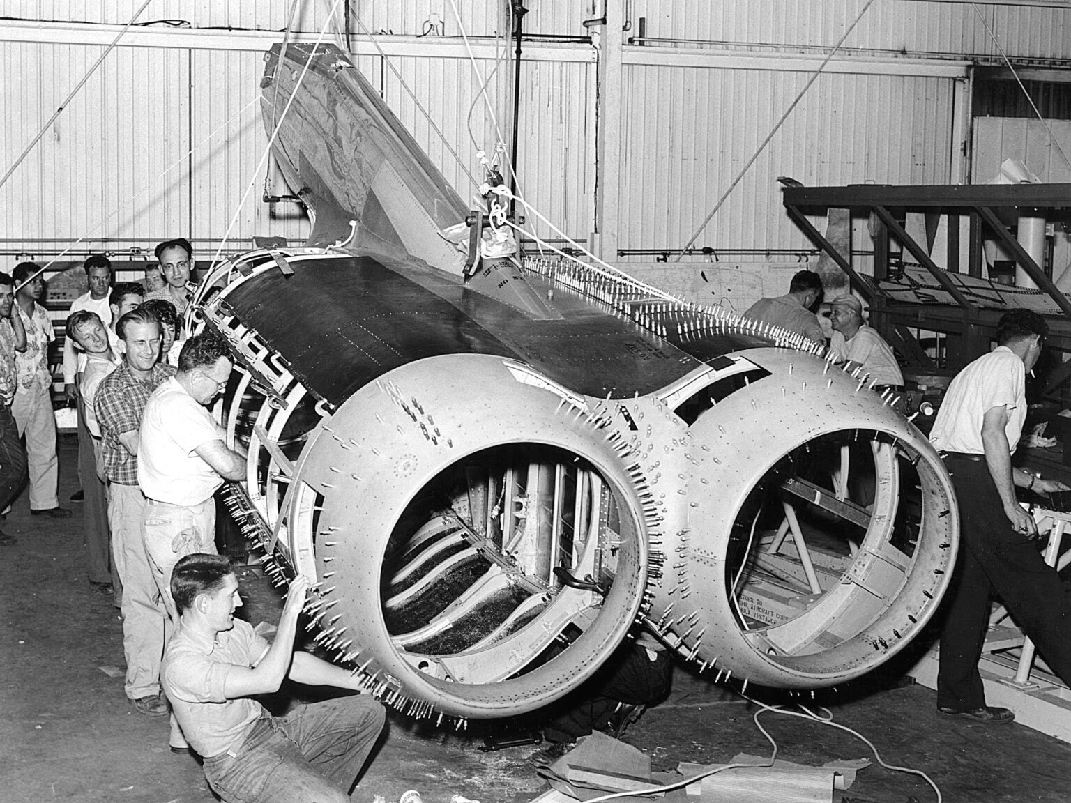 Nacelle, Strut Builders Looking to B-52 CERP, As Award Possible This ...