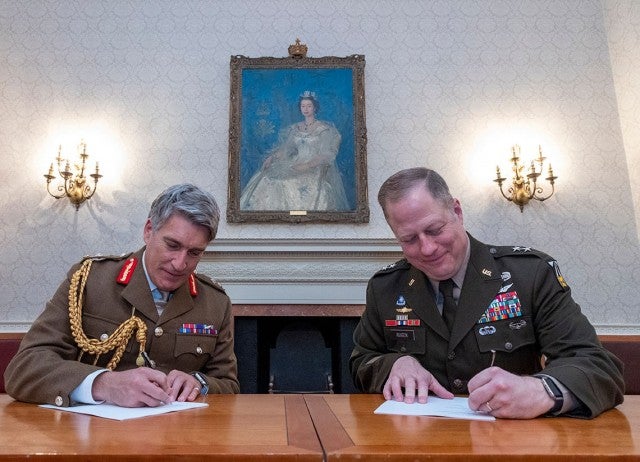 U.S., U.K. Armies Sign Deal To Share Info On Future Vertical Lift ...