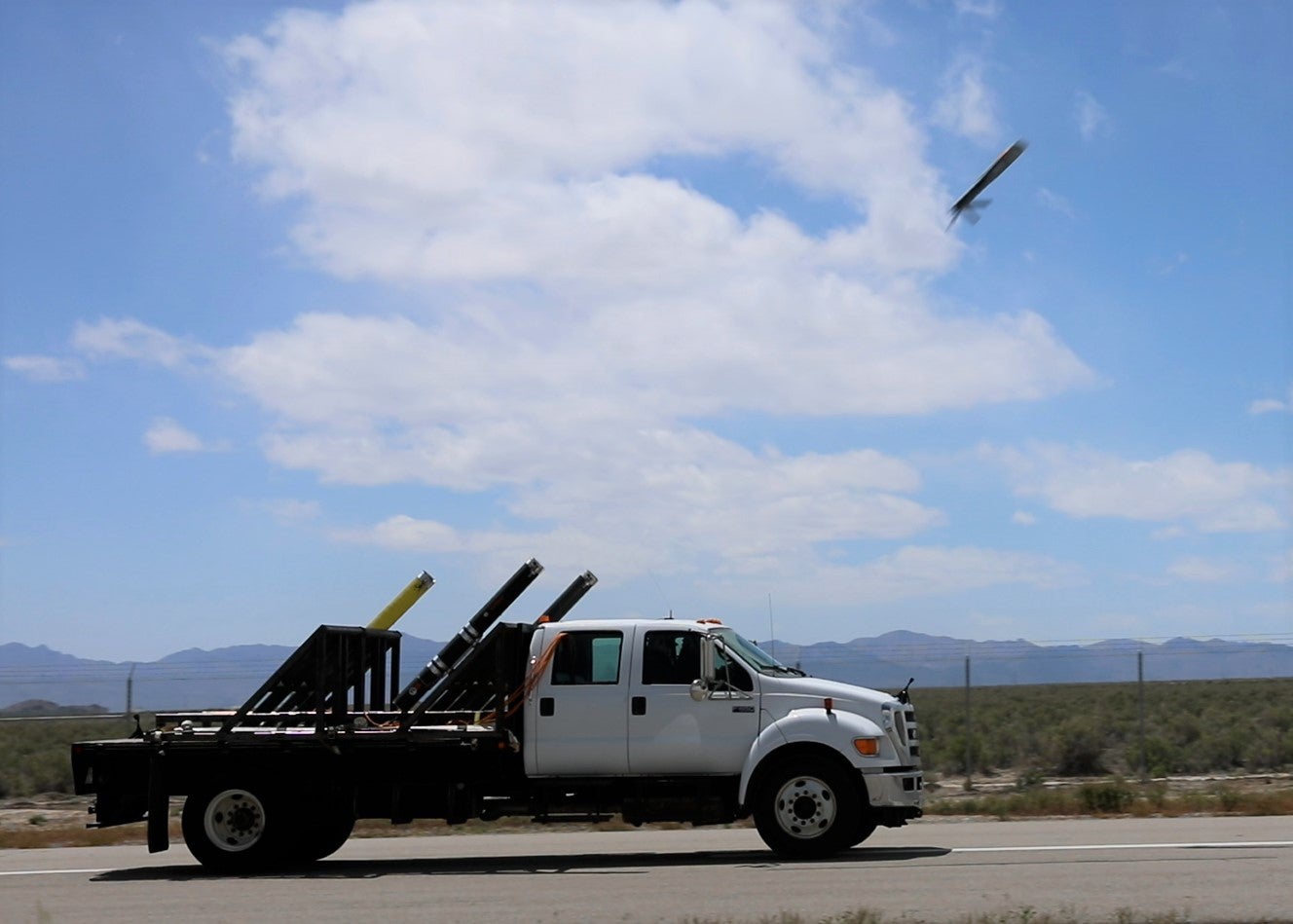 Army Advances New FVL Tech, Flies Largest 'Wolf Pack' Drone Swarm At ...