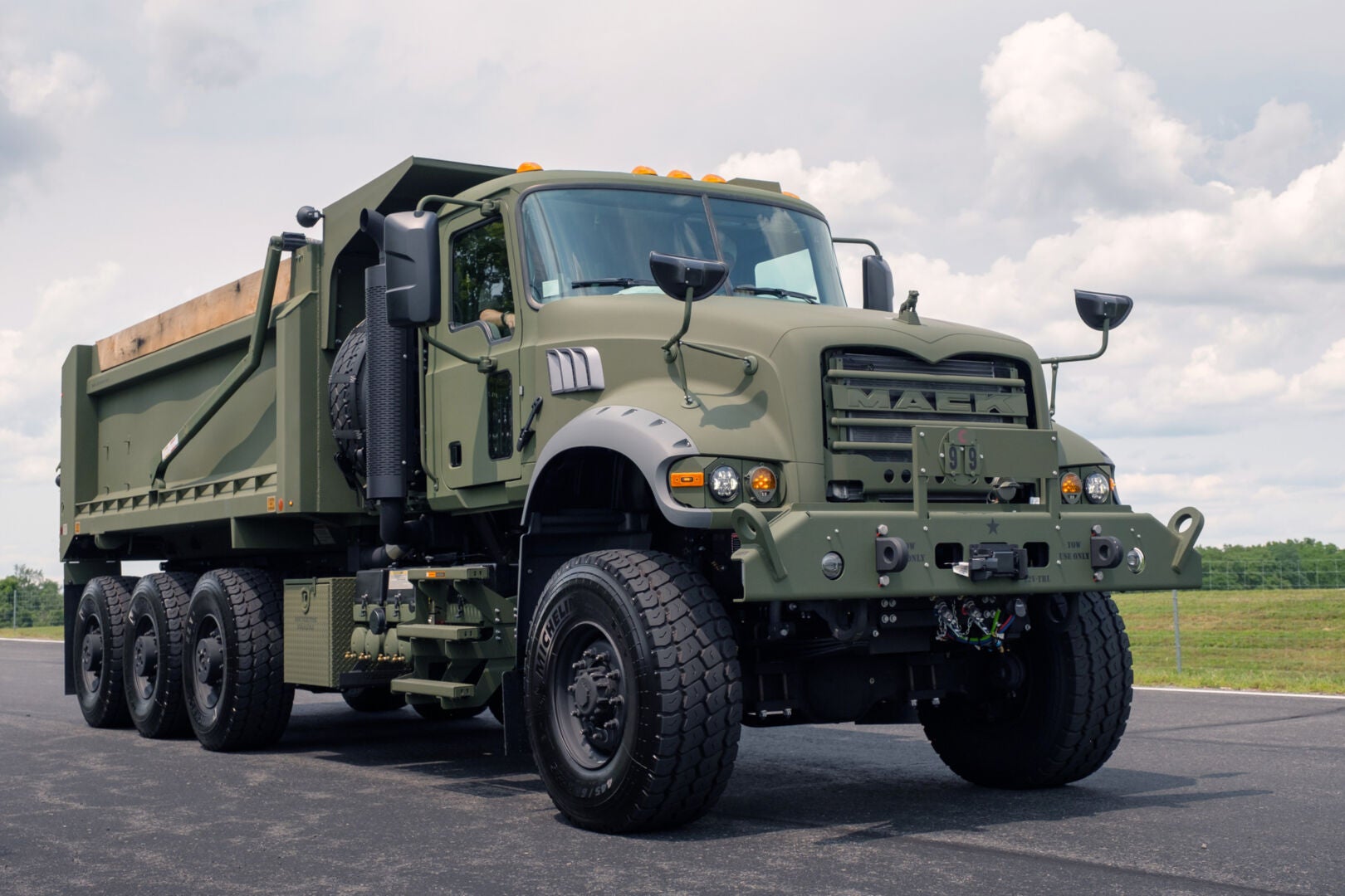 Mack Defense Nabs Army Order For 86 More M917A3 Heavy Dump Trucks ...