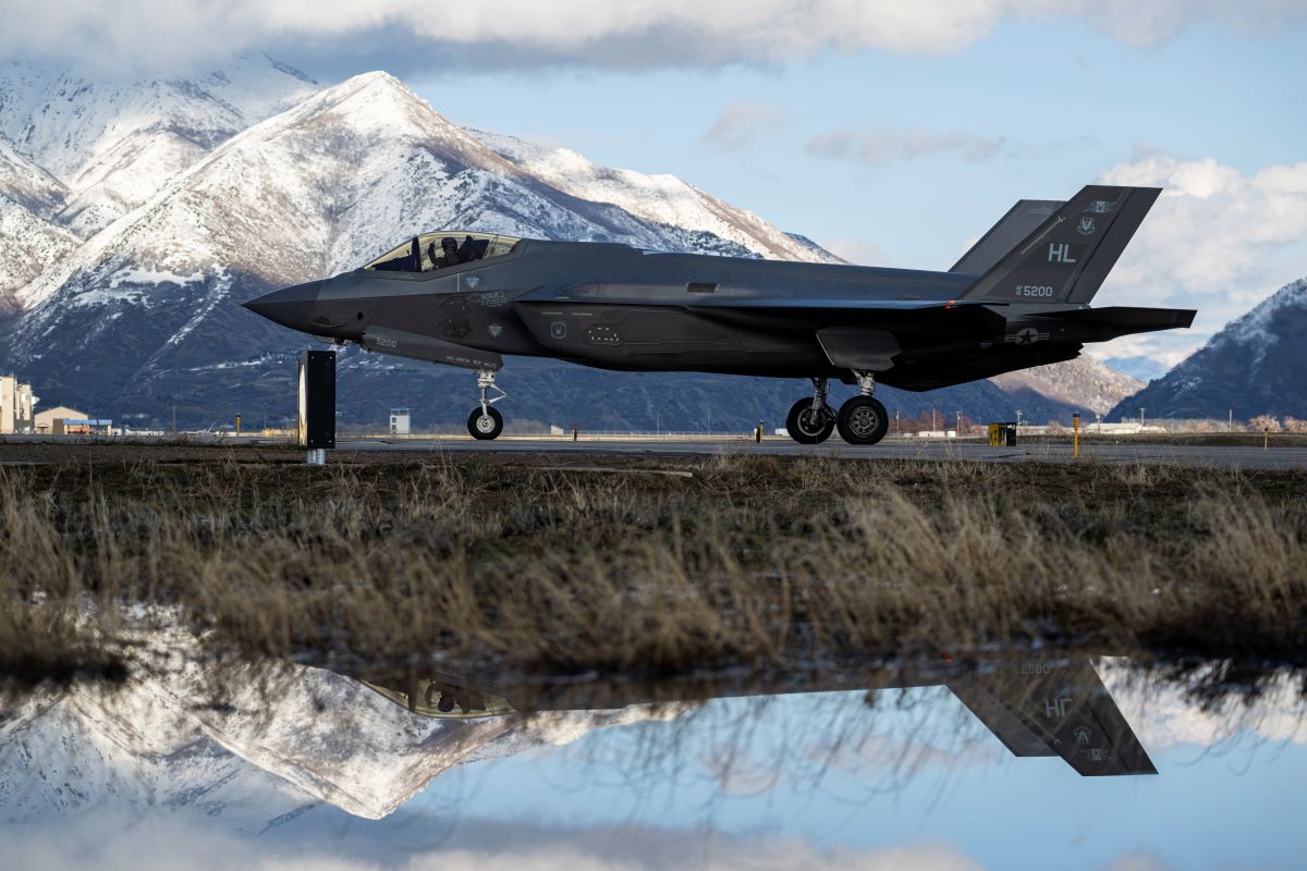 Lockheed Martin Nabs $1.56 Billion Contract In F-35 Logistics Support ...