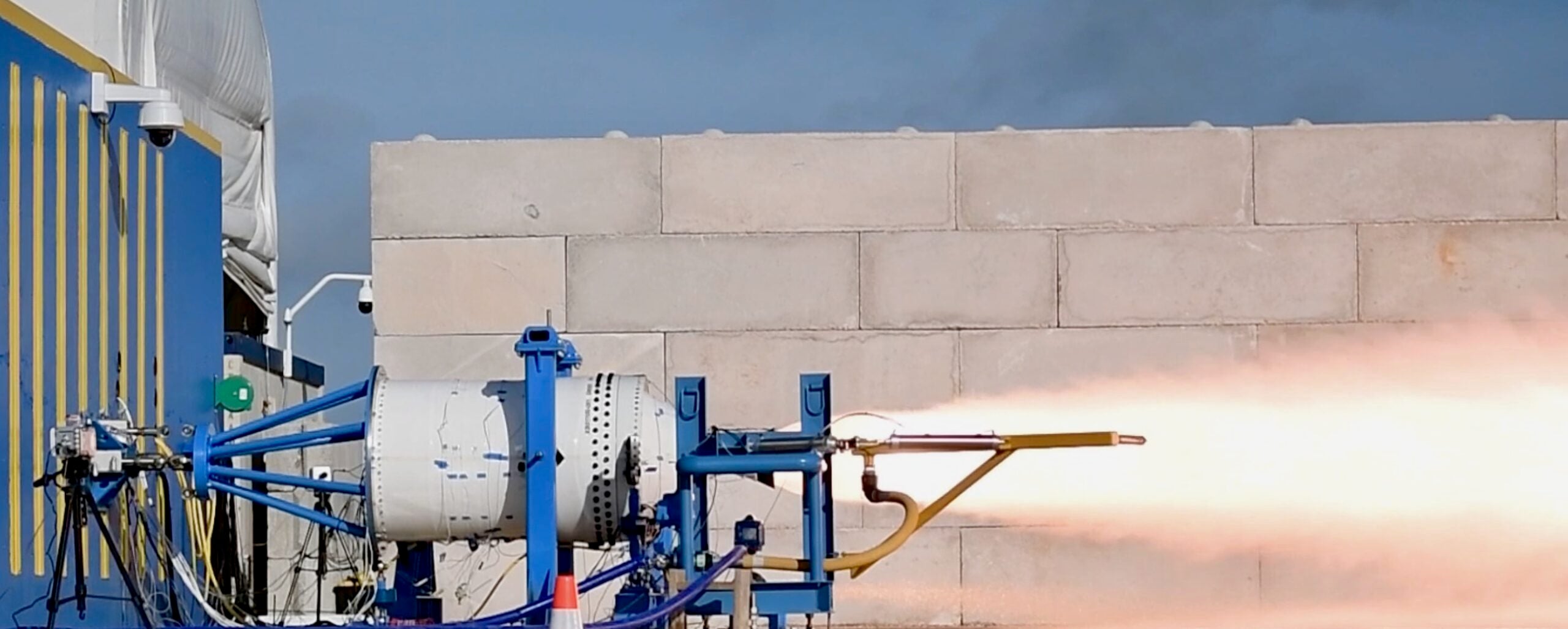 X-Bow’s Large Solid Rocket Motor Completes Preliminary Design Review ...