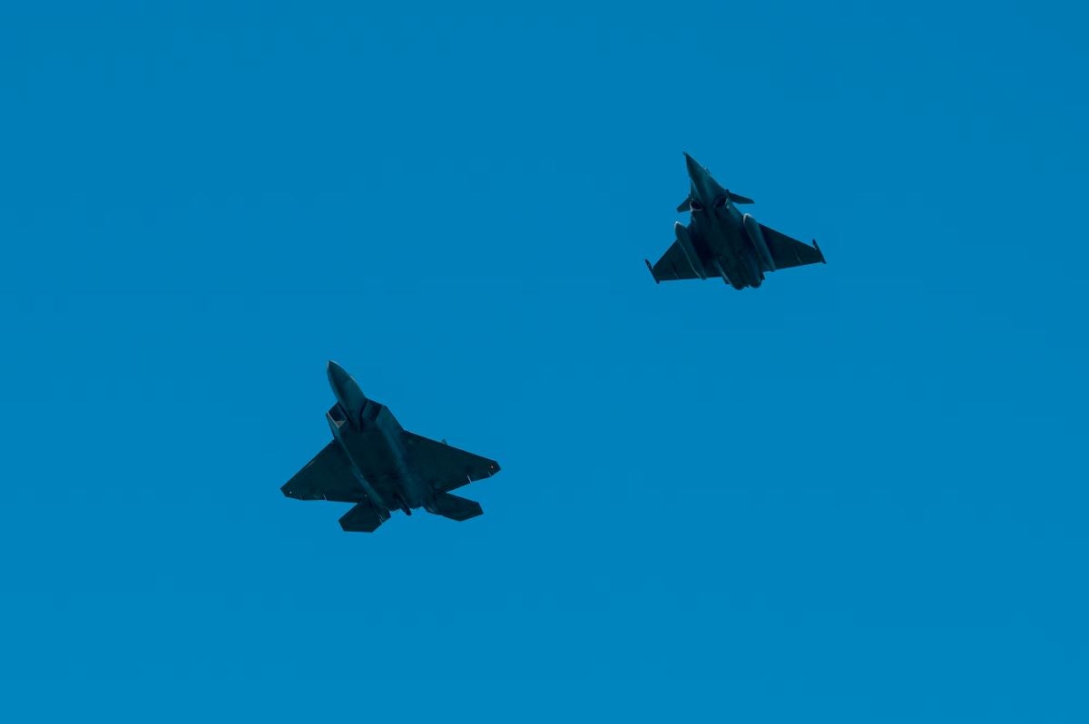 Lockheed Martin Plans to Integrate New Defensive System on F-22 ...