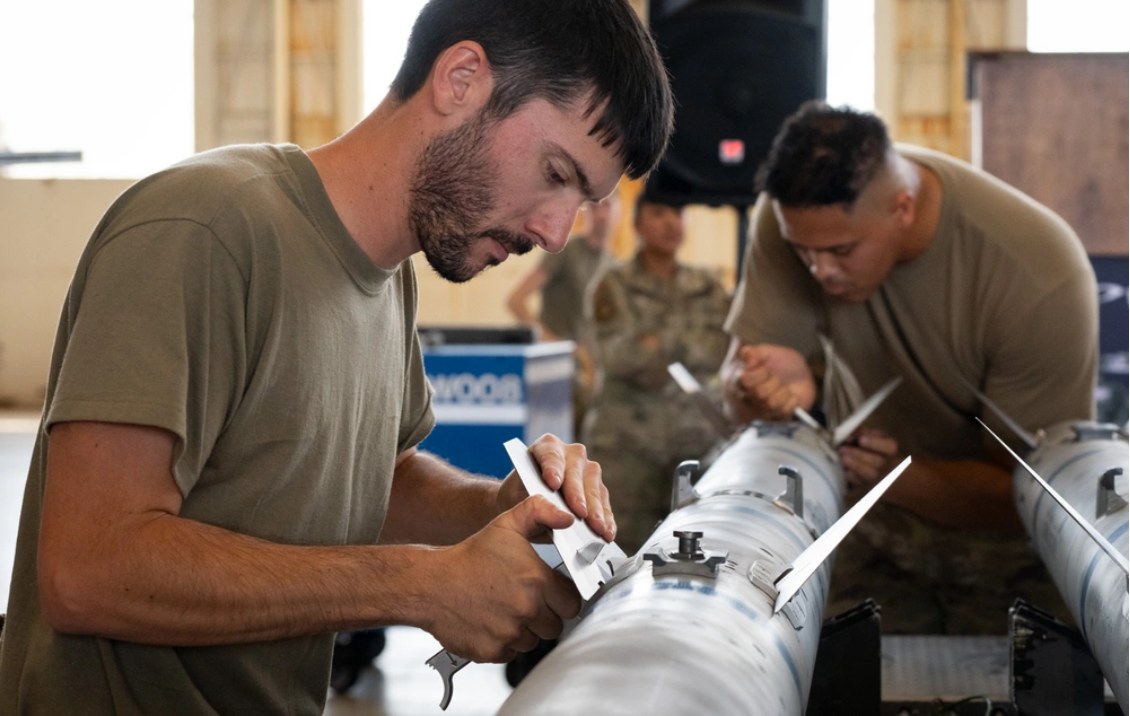 'Longest Known' AMRAAM Shot Last Year, Production Increase of Nearly 50 ...